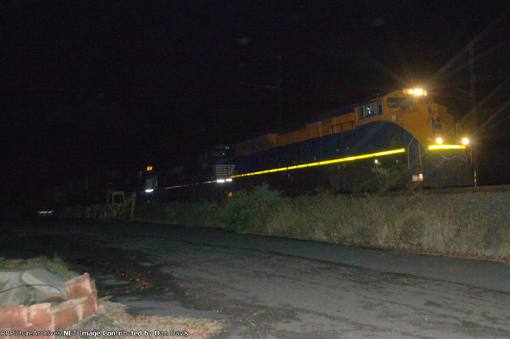 NS SD70ACe 1071 "CNJ" leads 20Q
